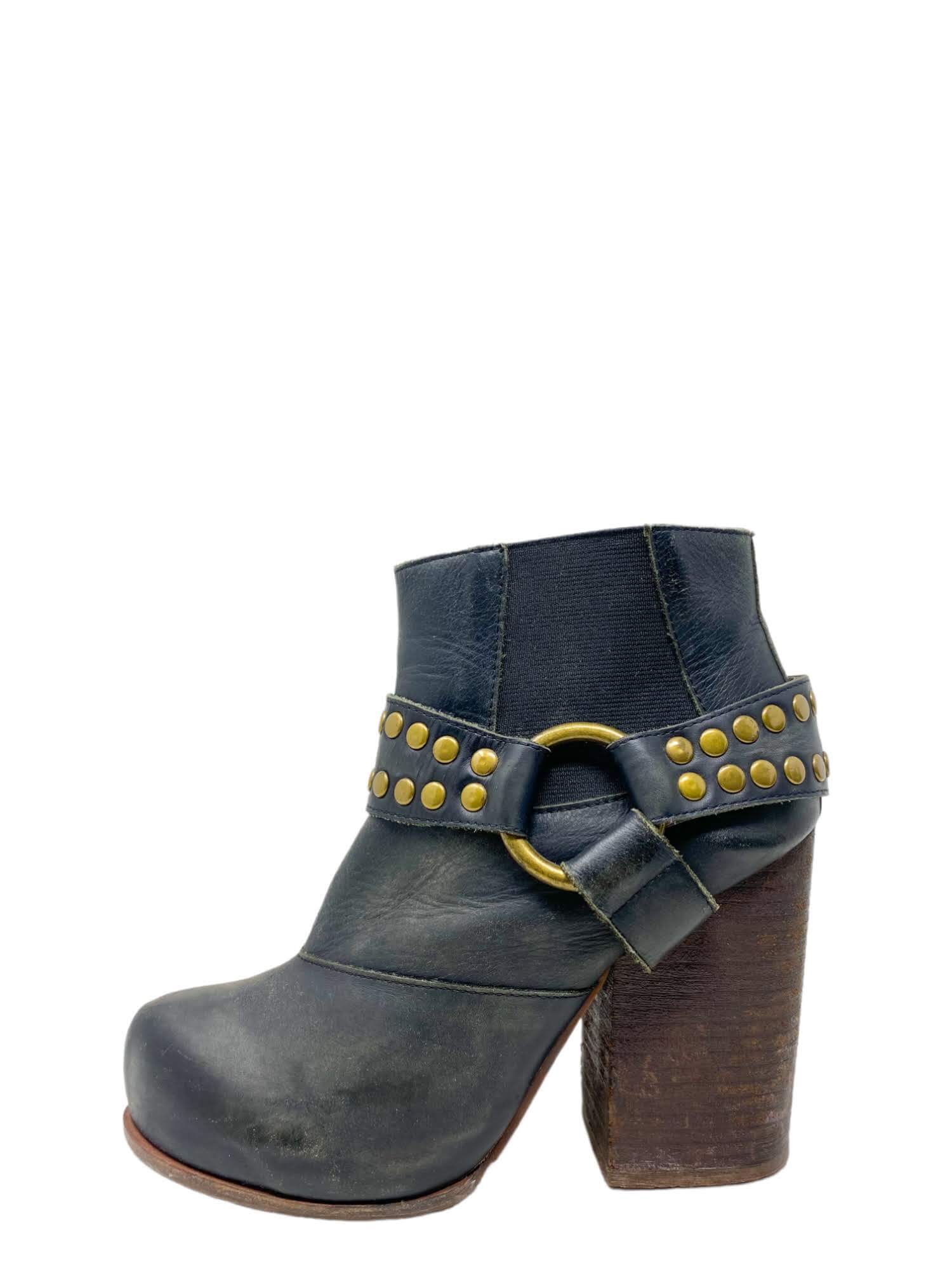 Botas Negras– BRONCEALANA